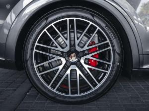 Pelēks Porsche Cayenne 2026 Viļņa, ar dzinēja tilpumu 3.00 L un nobraukumu 3 tūkst. km par 136323 €, foto 23 vietnē AUTOMOTO.COM.LV