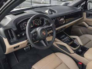 Pelēks Porsche Cayenne 2026 Viļņa, ar dzinēja tilpumu 3.00 L un nobraukumu 3 tūkst. km par 136323 €, foto 24 vietnē AUTOMOTO.COM.LV