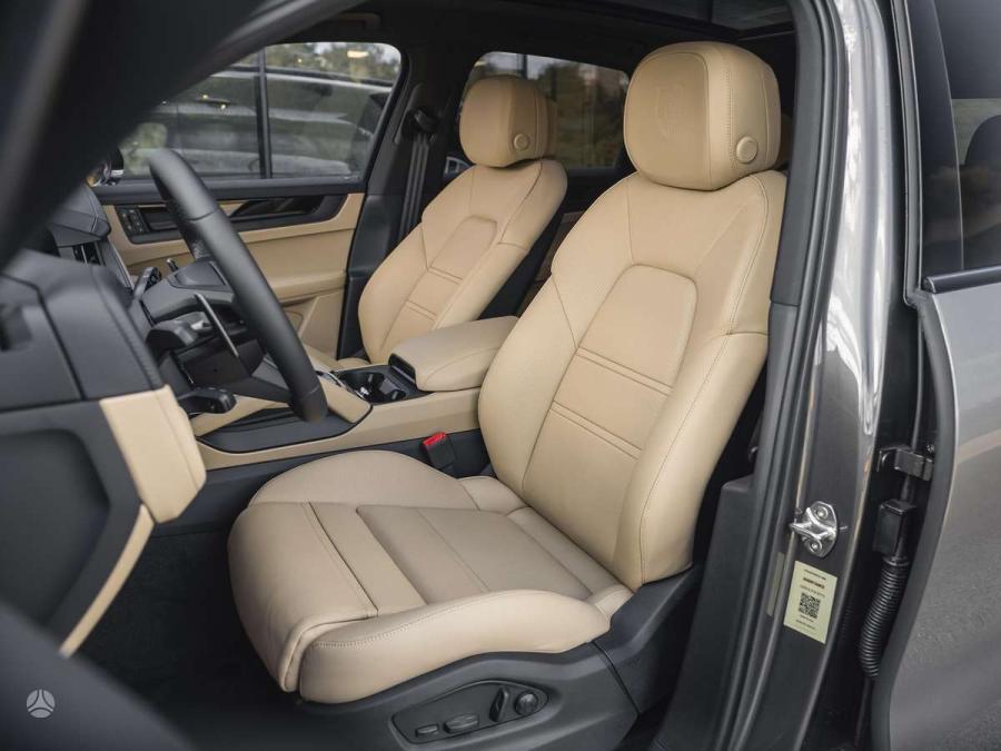 Pelēks Porsche Cayenne 2026 Viļņa, ar dzinēja tilpumu 3.00 L un nobraukumu 3 tūkst. km par 136323 €, foto 25 vietnē AUTOMOTO.COM.LV