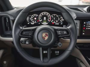Pelēks Porsche Cayenne 2026 Viļņa, ar dzinēja tilpumu 3.00 L un nobraukumu 3 tūkst. km par 136323 €, foto 28 vietnē AUTOMOTO.COM.LV