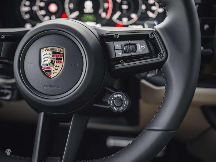 Pelēks Porsche Cayenne 2026 Viļņa, ar dzinēja tilpumu 3.00 L un nobraukumu 3 tūkst. km par 136323 €, foto 30 vietnē AUTOMOTO.COM.LV