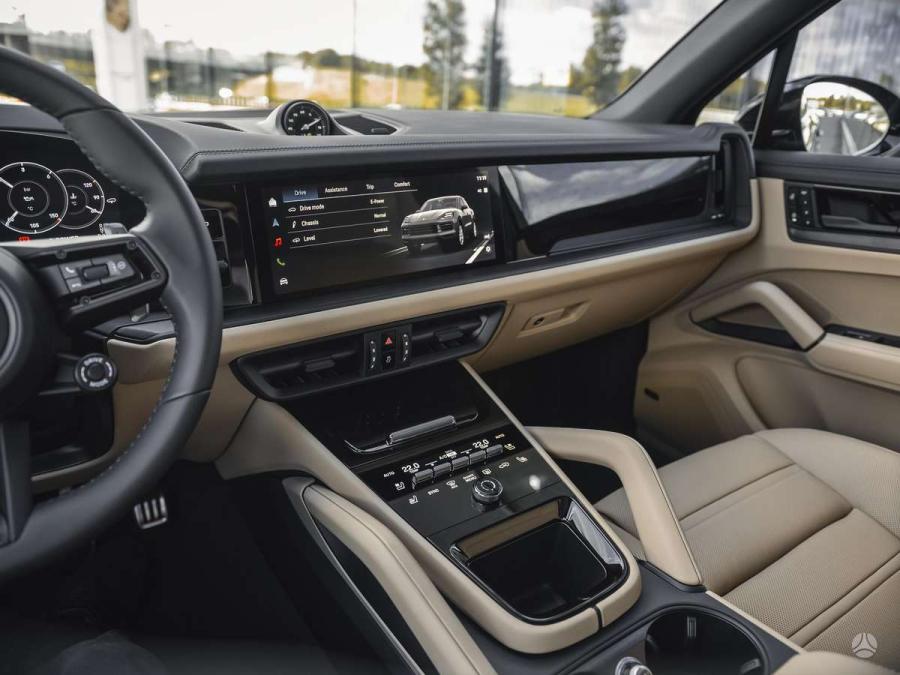 Pelēks Porsche Cayenne 2026 Viļņa, ar dzinēja tilpumu 3.00 L un nobraukumu 3 tūkst. km par 136323 €, foto 31 vietnē AUTOMOTO.COM.LV