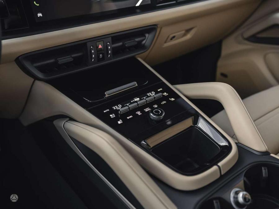 Pelēks Porsche Cayenne 2026 Viļņa, ar dzinēja tilpumu 3.00 L un nobraukumu 3 tūkst. km par 136323 €, foto 34 vietnē AUTOMOTO.COM.LV