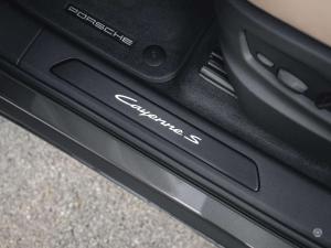 Pelēks Porsche Cayenne 2026 Viļņa, ar dzinēja tilpumu 3.00 L un nobraukumu 3 tūkst. km par 136323 €, foto 38 vietnē AUTOMOTO.COM.LV