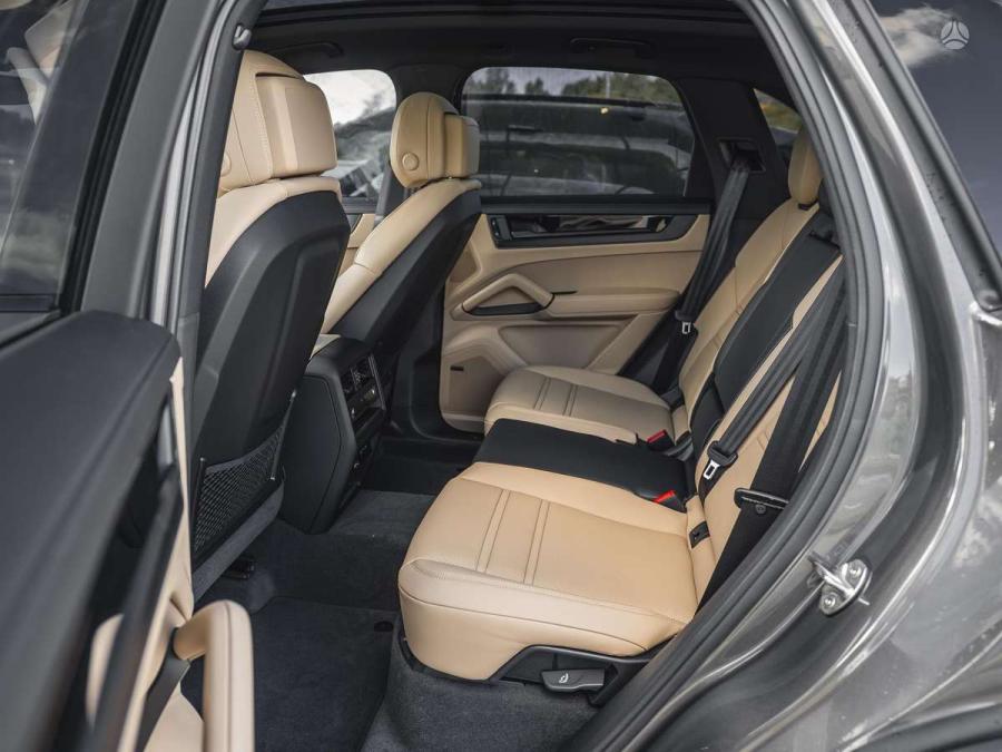 Pelēks Porsche Cayenne 2026 Viļņa, ar dzinēja tilpumu 3.00 L un nobraukumu 3 tūkst. km par 136323 €, foto 39 vietnē AUTOMOTO.COM.LV