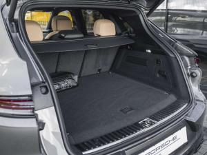 Pelēks Porsche Cayenne 2026 Viļņa, ar dzinēja tilpumu 3.00 L un nobraukumu 3 tūkst. km par 136323 €, foto 41 vietnē AUTOMOTO.COM.LV