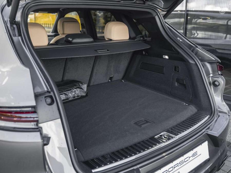 Pelēks Porsche Cayenne 2026 Viļņa, ar dzinēja tilpumu 3.00 L un nobraukumu 3 tūkst. km par 136323 €, foto 41 vietnē AUTOMOTO.COM.LV