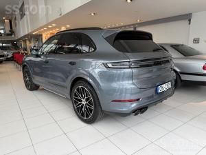 Grey Porsche Cayenne 2026 in Riga, with an engine capacity of 3.00 L and mileage of 19 thousand km for 115000 €, photo 4 on AUTOMOTO.COM.LV