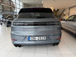 Grey Porsche Cayenne 2026 in Riga, with an engine capacity of 3.00 L and mileage of 19 thousand km for 115000 €, photo 5 on AUTOMOTO.COM.LV