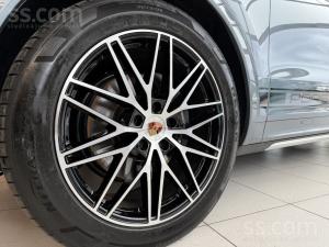 Grey Porsche Cayenne 2026 in Riga, with an engine capacity of 3.00 L and mileage of 19 thousand km for 115000 €, photo 9 on AUTOMOTO.COM.LV