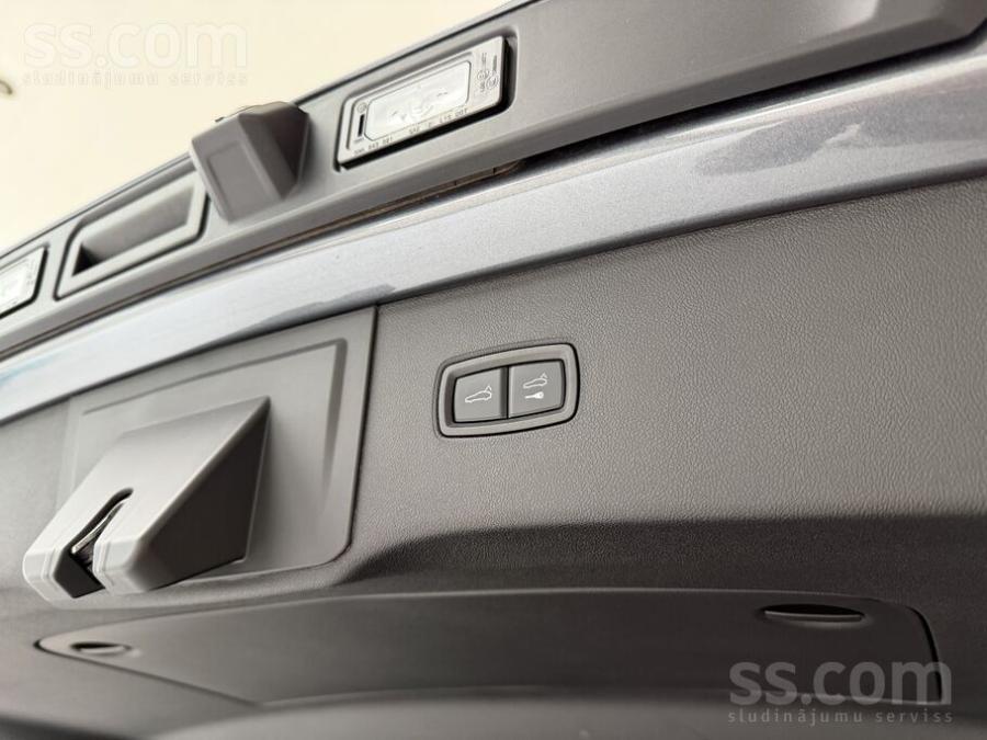 Grey Porsche Cayenne 2026 in Riga, with an engine capacity of 3.00 L and mileage of 19 thousand km for 115000 €, photo 11 on AUTOMOTO.COM.LV