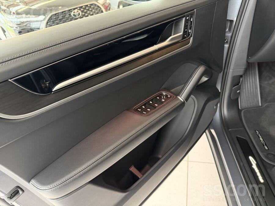 Grey Porsche Cayenne 2026 in Riga, with an engine capacity of 3.00 L and mileage of 19 thousand km for 115000 €, photo 21 on AUTOMOTO.COM.LV