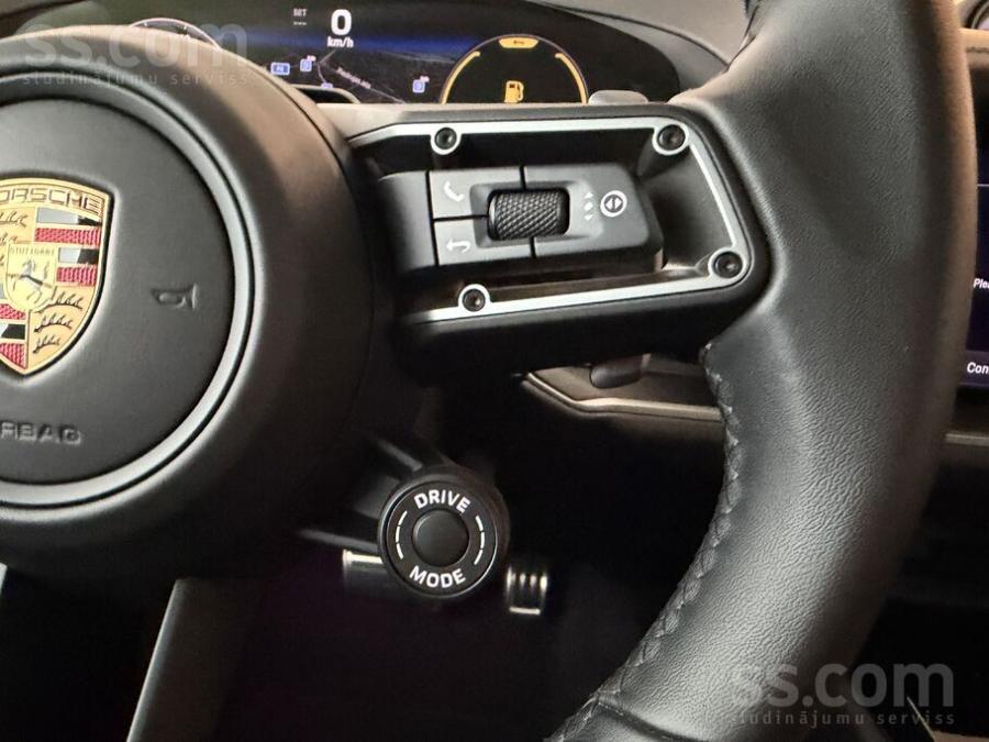 Grey Porsche Cayenne 2026 in Riga, with an engine capacity of 3.00 L and mileage of 19 thousand km for 115000 €, photo 37 on AUTOMOTO.COM.LV