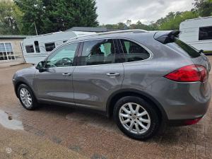 Pelēks Porsche Cayenne 2013 Kauņa, ar dzinēja tilpumu 3.00 L un nobraukumu 280 tūkst. km par 7900 €, foto 4 vietnē AUTOMOTO.COM.LV