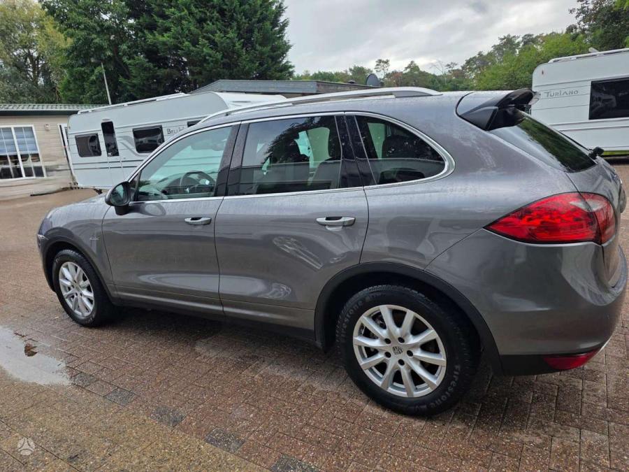 Pelēks Porsche Cayenne 2013 Kauņa, ar dzinēja tilpumu 3.00 L un nobraukumu 280 tūkst. km par 7900 €, foto 4 vietnē AUTOMOTO.COM.LV