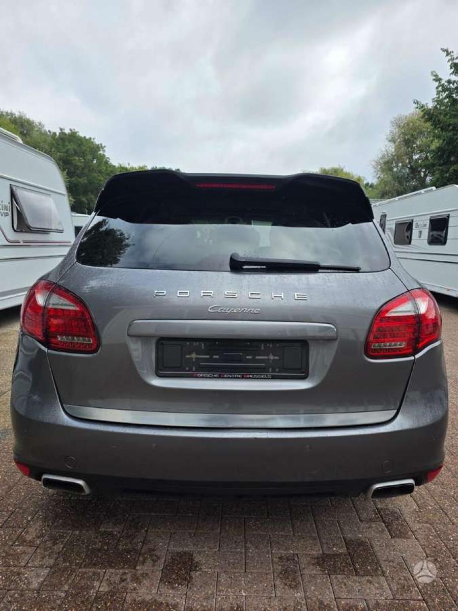 Pelēks Porsche Cayenne 2013 Kauņa, ar dzinēja tilpumu 3.00 L un nobraukumu 280 tūkst. km par 7900 €, foto 5 vietnē AUTOMOTO.COM.LV