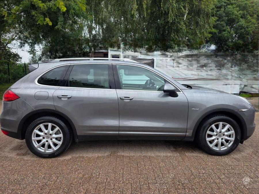 Pelēks Porsche Cayenne 2013 Kauņa, ar dzinēja tilpumu 3.00 L un nobraukumu 280 tūkst. km par 7900 €, foto 6 vietnē AUTOMOTO.COM.LV