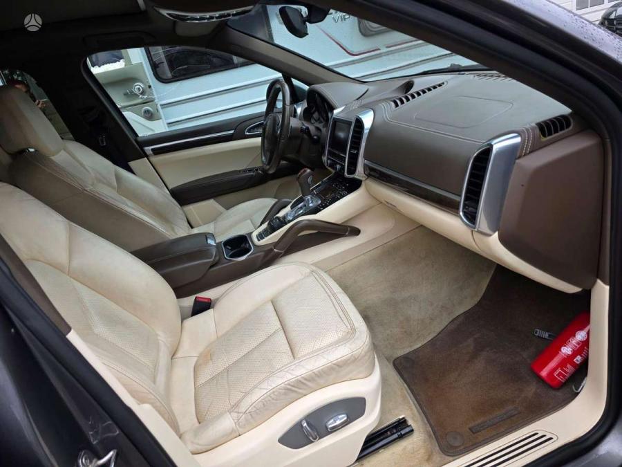 Pelēks Porsche Cayenne 2013 Kauņa, ar dzinēja tilpumu 3.00 L un nobraukumu 280 tūkst. km par 7900 €, foto 7 vietnē AUTOMOTO.COM.LV