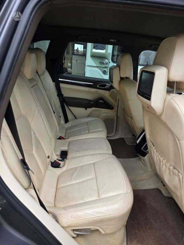 Pelēks Porsche Cayenne 2013 Kauņa, ar dzinēja tilpumu 3.00 L un nobraukumu 280 tūkst. km par 7900 €, foto 9 vietnē AUTOMOTO.COM.LV