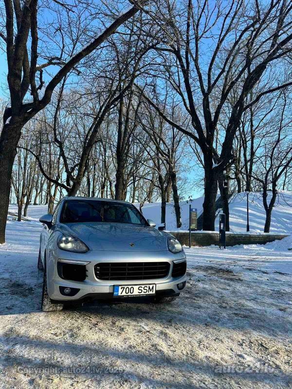 Pelēks Porsche Cayenne 2017 Tallina, ar dzinēja tilpumu 3.00 L un nobraukumu 146 tūkst. km par 33000 €, foto  vietnē AUTOMOTO.COM.LV
