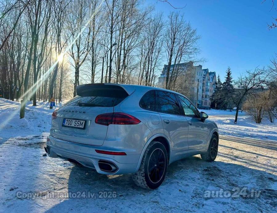 Pelēks Porsche Cayenne 2017 Tallina, ar dzinēja tilpumu 3.00 L un nobraukumu 146 tūkst. km par 33000 €, foto 6 vietnē AUTOMOTO.COM.LV