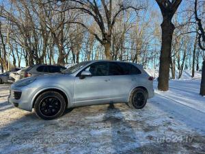 Grey Porsche Cayenne 2017 in Tallinn, with an engine capacity of 3.00 L and mileage of 146 thousand km for 33000 €, photo 4 on AUTOMOTO.COM.LV