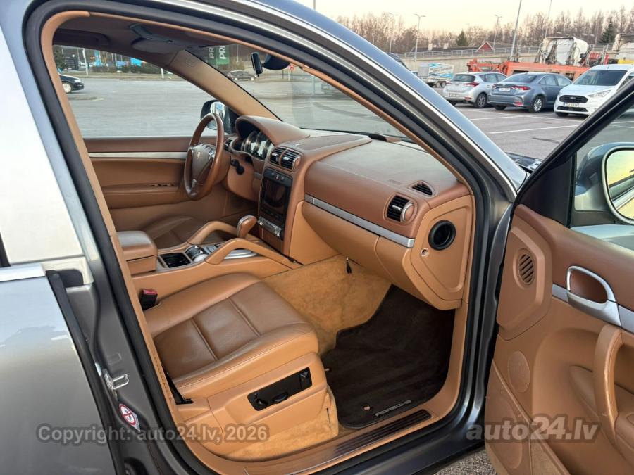 Серый Порше Каен 2005 в Таллин, объемом двигателя 4.50 л и пробегом 288 тыс. км за 7500 €, фото 11 на AUTOMOTO.COM.LV
