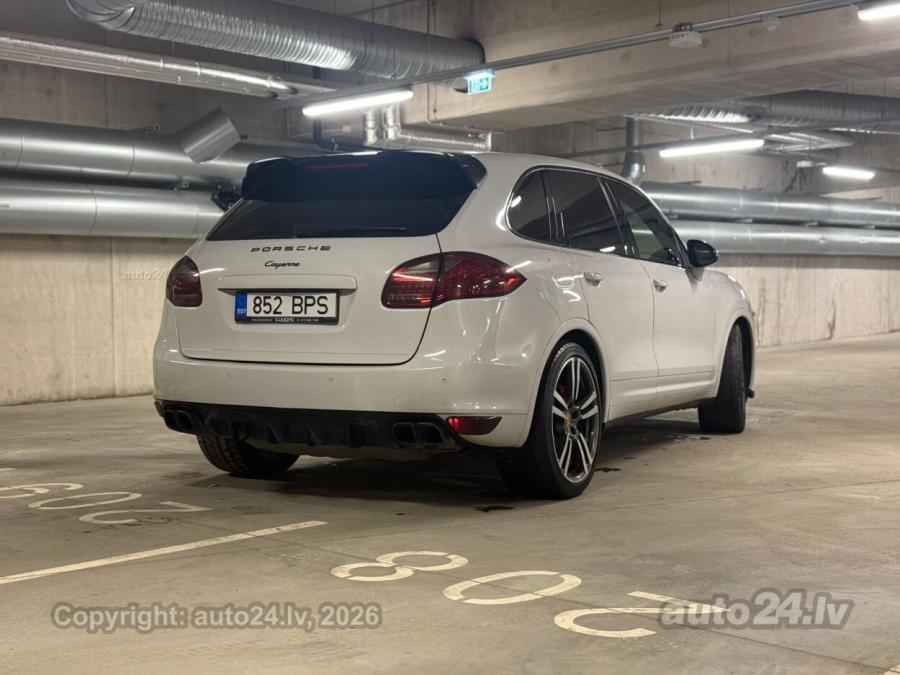Pelēks Porsche Cayenne 2011 Tallina, ar dzinēja tilpumu 3.00 L un nobraukumu 0 tūkst. km par 17500 €, foto 4 vietnē AUTOMOTO.COM.LV