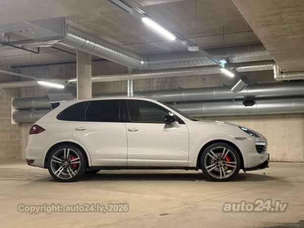Pelēks Porsche Cayenne 2011 Tallina, ar dzinēja tilpumu 3.00 L un nobraukumu 0 tūkst. km par 17500 €, foto 4 vietnē AUTOMOTO.COM.LV