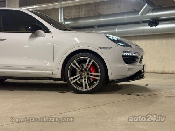 Pelēks Porsche Cayenne 2011 Tallina, ar dzinēja tilpumu 3.00 L un nobraukumu 0 tūkst. km par 17500 €, foto 5 vietnē AUTOMOTO.COM.LV