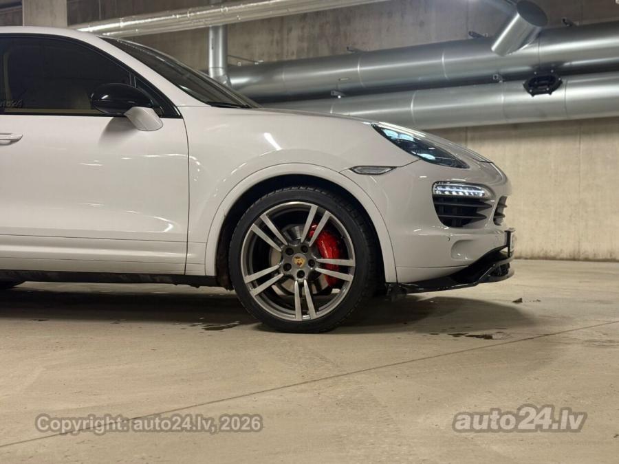 Pelēks Porsche Cayenne 2011 Tallina, ar dzinēja tilpumu 3.00 L un nobraukumu 0 tūkst. km par 17500 €, foto 6 vietnē AUTOMOTO.COM.LV