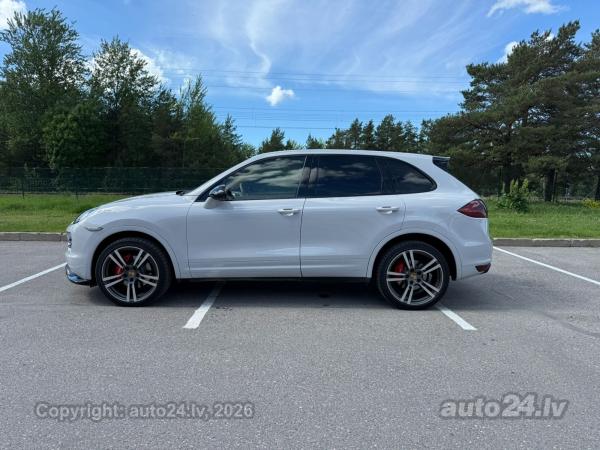 Grey Porsche Cayenne 2011 in Tallinn, with an engine capacity of 3.00 L and mileage of 282 thousand km for 14990 €, photo 1 on AUTOMOTO.COM.LV