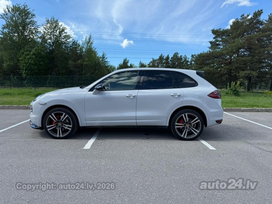 Pelēks Porsche Cayenne 2011 Tallina, ar dzinēja tilpumu 3.00 L un nobraukumu 282 tūkst. km par 14990 €, foto 1 vietnē AUTOMOTO.COM.LV