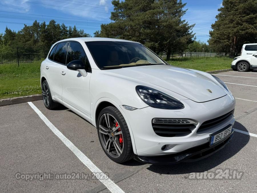 Pelēks Porsche Cayenne 2011 Tallina, ar dzinēja tilpumu 3.00 L un nobraukumu 282 tūkst. km par 14990 €, foto 5 vietnē AUTOMOTO.COM.LV