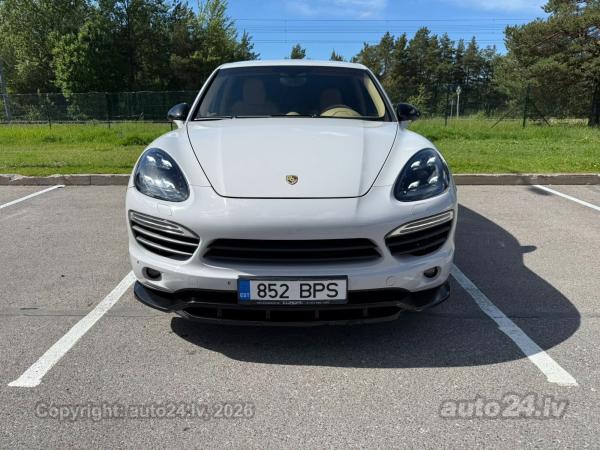 Grey Porsche Cayenne 2011 in Tallinn, with an engine capacity of 3.00 L and mileage of 282 thousand km for 14990 €, photo 5 on AUTOMOTO.COM.LV