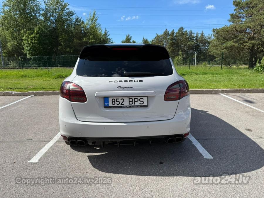 Pelēks Porsche Cayenne 2011 Tallina, ar dzinēja tilpumu 3.00 L un nobraukumu 282 tūkst. km par 14990 €, foto 7 vietnē AUTOMOTO.COM.LV