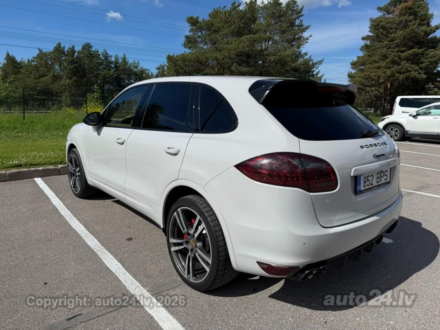 Pelēks Porsche Cayenne 2011 Tallina, ar dzinēja tilpumu 3.00 L un nobraukumu 282 tūkst. km par 14990 €, foto 8 vietnē AUTOMOTO.COM.LV