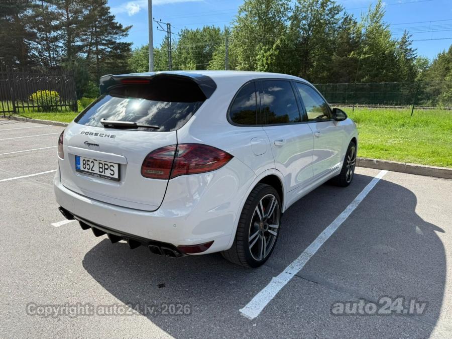 Pelēks Porsche Cayenne 2011 Tallina, ar dzinēja tilpumu 3.00 L un nobraukumu 282 tūkst. km par 14990 €, foto 9 vietnē AUTOMOTO.COM.LV