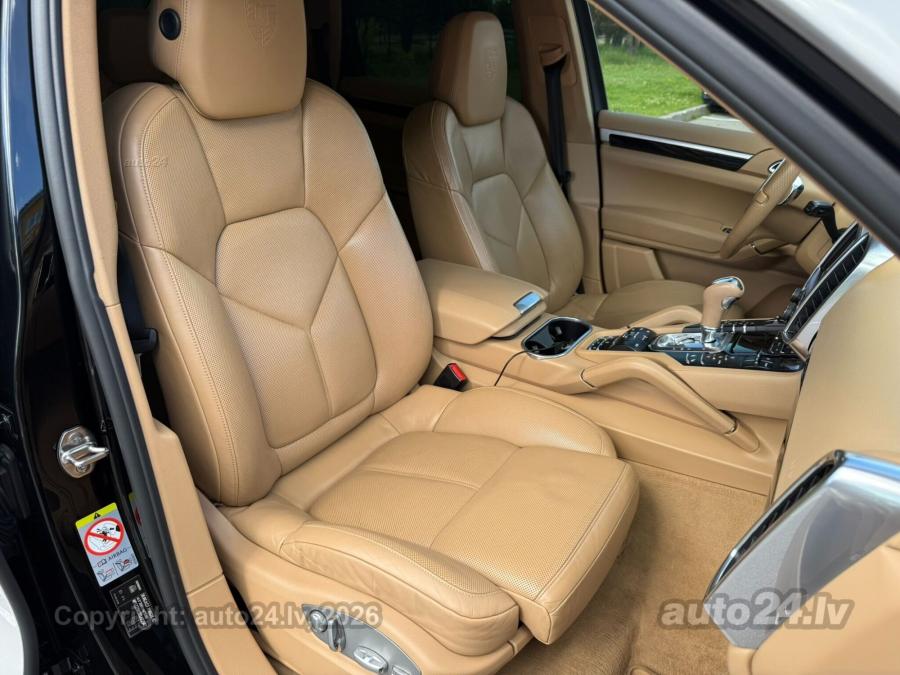 Pelēks Porsche Cayenne 2011 Tallina, ar dzinēja tilpumu 3.00 L un nobraukumu 282 tūkst. km par 14990 €, foto 15 vietnē AUTOMOTO.COM.LV