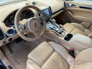 Pelēks Porsche Cayenne 2011 Tallina, ar dzinēja tilpumu 3.00 L un nobraukumu 282 tūkst. km par 14990 €, foto 18 vietnē AUTOMOTO.COM.LV