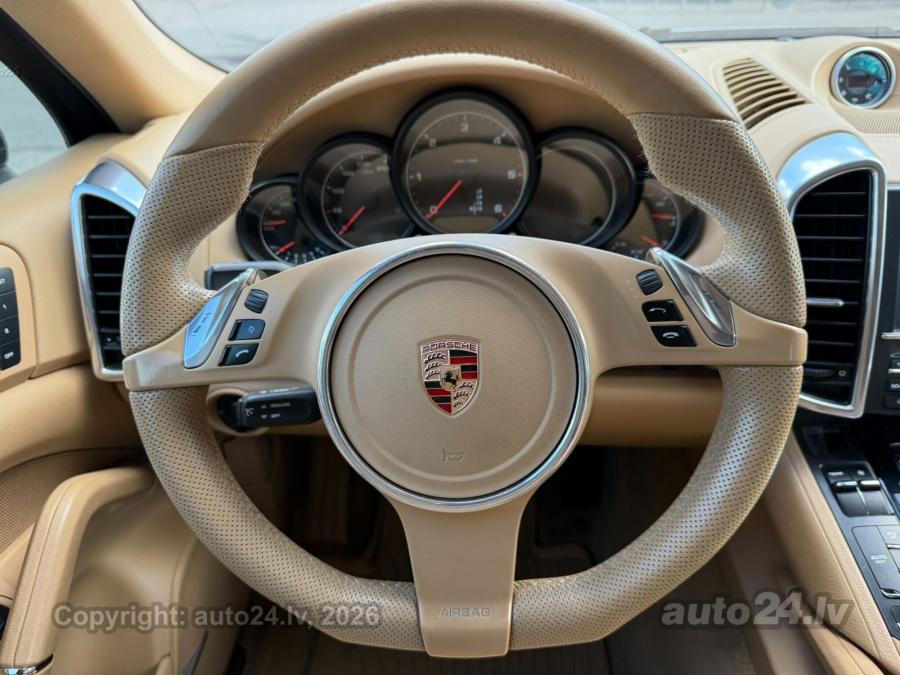 Pelēks Porsche Cayenne 2011 Tallina, ar dzinēja tilpumu 3.00 L un nobraukumu 282 tūkst. km par 14990 €, foto 20 vietnē AUTOMOTO.COM.LV