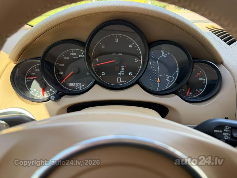 Pelēks Porsche Cayenne 2011 Tallina, ar dzinēja tilpumu 3.00 L un nobraukumu 282 tūkst. km par 14990 €, foto 21 vietnē AUTOMOTO.COM.LV