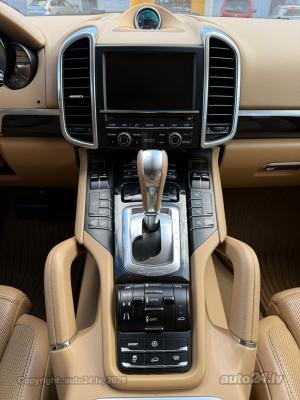 Pelēks Porsche Cayenne 2011 Tallina, ar dzinēja tilpumu 3.00 L un nobraukumu 282 tūkst. km par 14990 €, foto 22 vietnē AUTOMOTO.COM.LV
