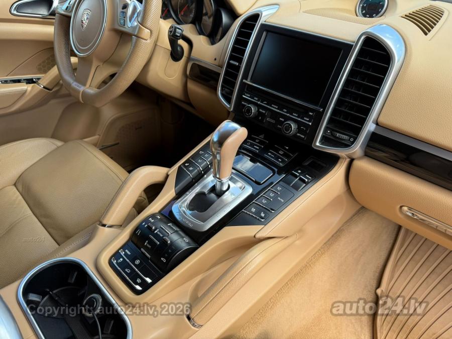 Pelēks Porsche Cayenne 2011 Tallina, ar dzinēja tilpumu 3.00 L un nobraukumu 282 tūkst. km par 14990 €, foto 23 vietnē AUTOMOTO.COM.LV