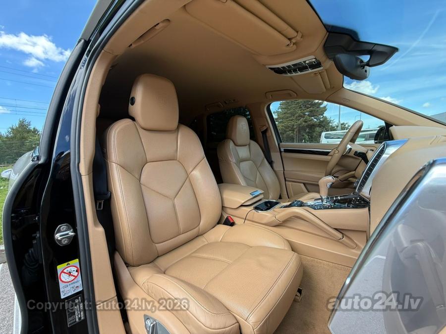 Pelēks Porsche Cayenne 2011 Tallina, ar dzinēja tilpumu 3.00 L un nobraukumu 282 tūkst. km par 14990 €, foto 24 vietnē AUTOMOTO.COM.LV