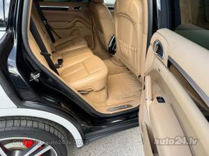Pelēks Porsche Cayenne 2011 Tallina, ar dzinēja tilpumu 3.00 L un nobraukumu 282 tūkst. km par 14990 €, foto 26 vietnē AUTOMOTO.COM.LV