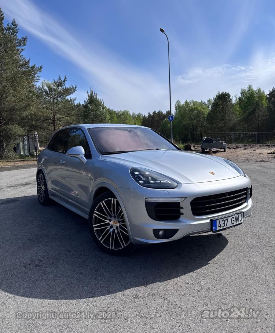 Pelēks Porsche Cayenne 2017 Tallina, ar dzinēja tilpumu 3.00 L un nobraukumu 124 tūkst. km par 39000 €, foto 1 vietnē AUTOMOTO.COM.LV