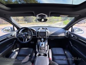 Pelēks Porsche Cayenne 2017 Tallina, ar dzinēja tilpumu 3.00 L un nobraukumu 124 tūkst. km par 39000 €, foto 5 vietnē AUTOMOTO.COM.LV