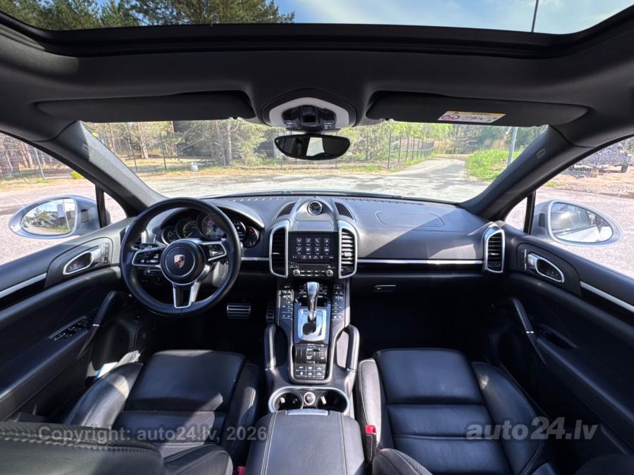 Pelēks Porsche Cayenne 2017 Tallina, ar dzinēja tilpumu 3.00 L un nobraukumu 124 tūkst. km par 39000 €, foto 5 vietnē AUTOMOTO.COM.LV