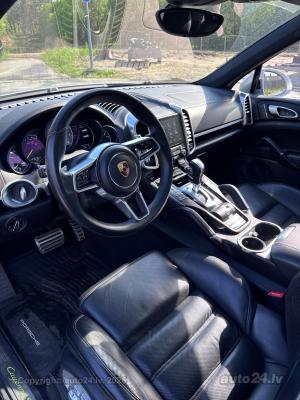 Pelēks Porsche Cayenne 2017 Tallina, ar dzinēja tilpumu 3.00 L un nobraukumu 124 tūkst. km par 39000 €, foto 6 vietnē AUTOMOTO.COM.LV